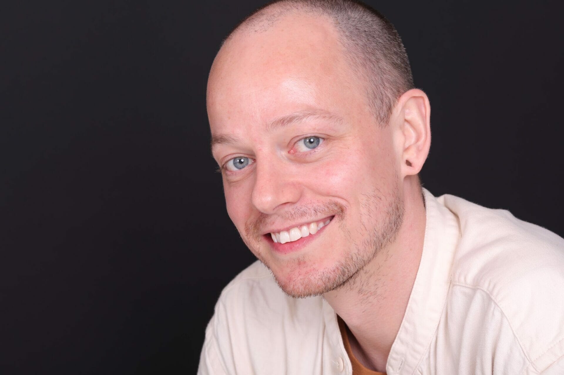 Helping Hands - Dan Hards - 臺灣嚮光協會 Bright Side Projects