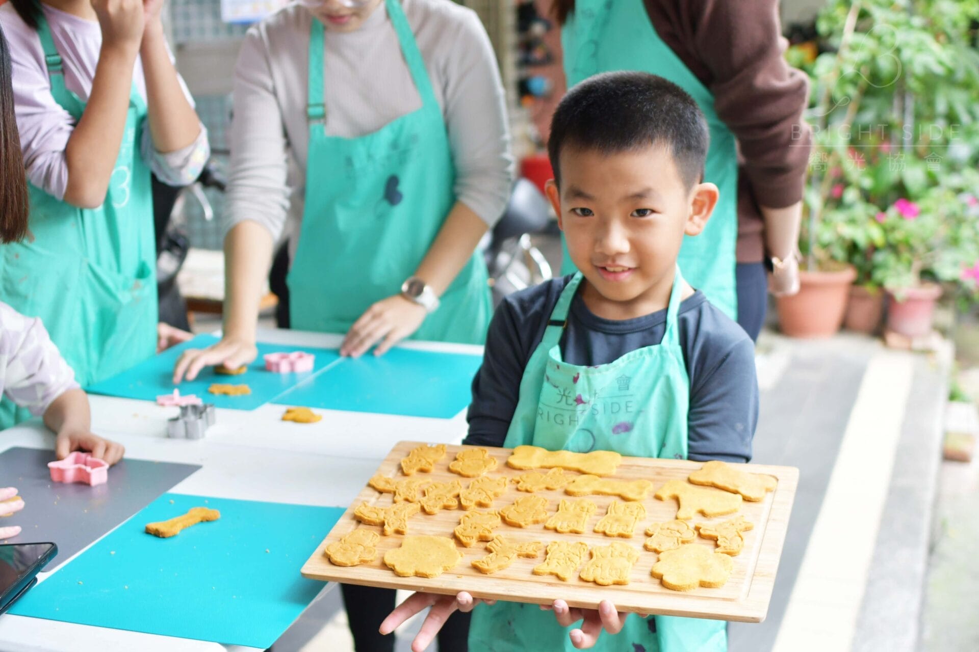 [活動報告]:2024/01/20 (萬華) 歲末狗狗餅乾 DIY 活動 － 毛小孩尋家大作戰 - 臺灣嚮光協會 Bright Side Projects
